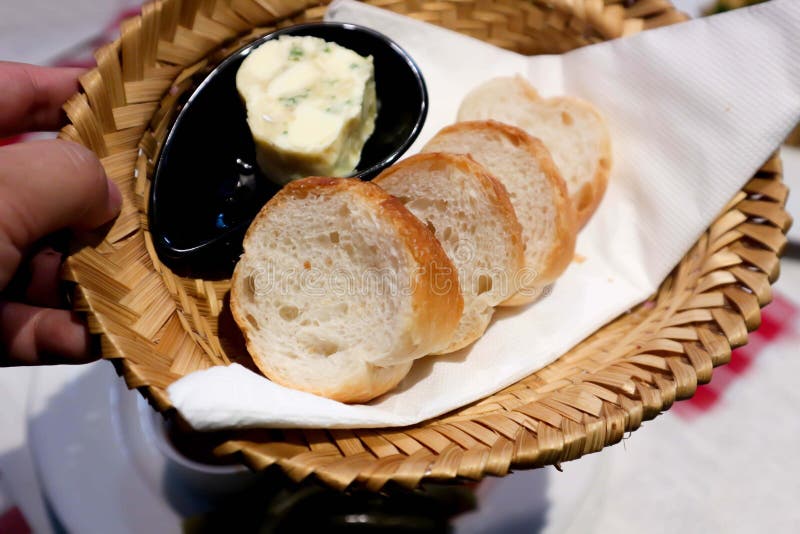 Frans Brood of Stokbrood Met Half Doorgesneden Uien Wordt Gebakken En ...