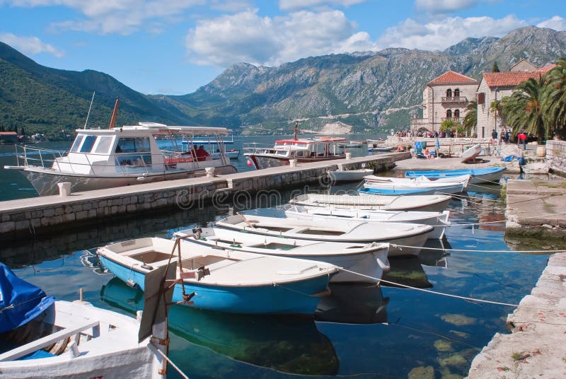 Bahía de Perast foto de archivo. Imagen de herencia, ejercicio - 18842288