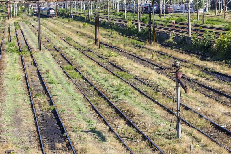 Bahngleise im Depot stockfoto. Bild von schienen, umleiten - 58816432