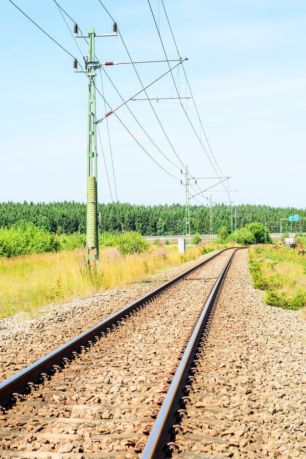 Bahnstrecke in Abstand stockbild. Bild von abstand, stahl - 32784423