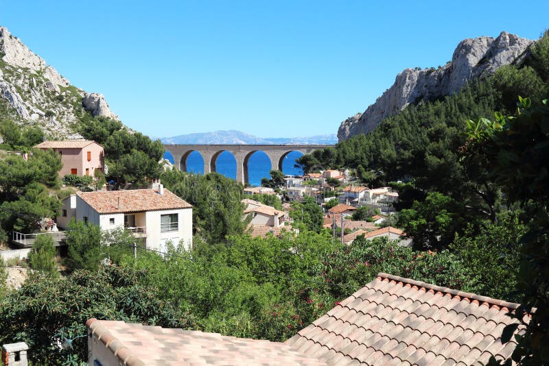 Bahnviadukt Im La Vesse, Frankreich Stockbild - Bild von stadt, felsen ...