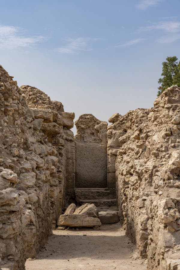 Bahrain - a Ali - Dilmun Burial Mounds Ruins Stock Photo - Image of ...