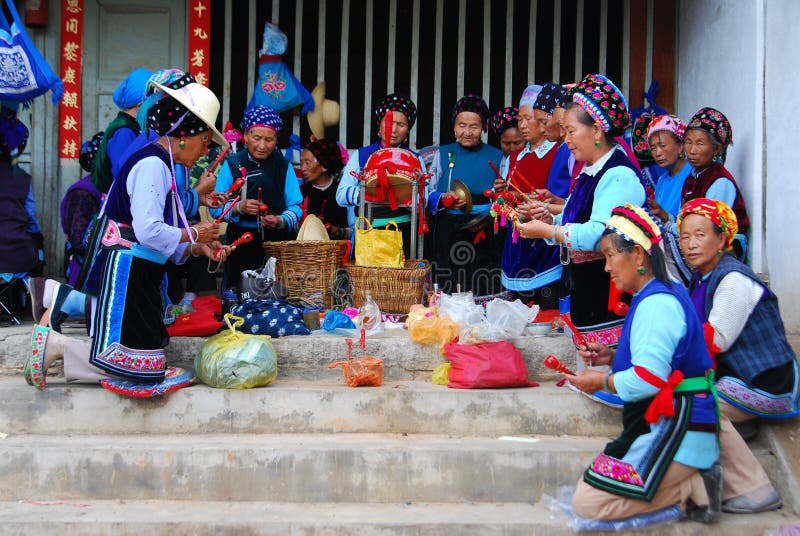 Bai People in Southwest China Editorial Photography - Image of clothes ...