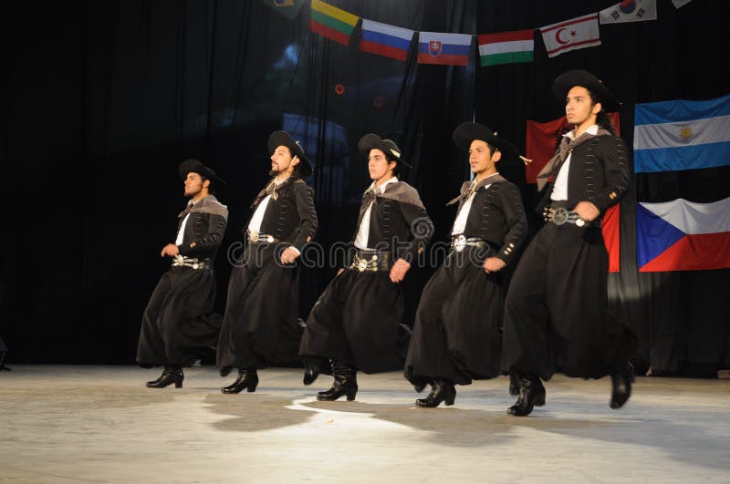 Bailarines de Malambo foto editorial. Imagen de celebre - 20696671