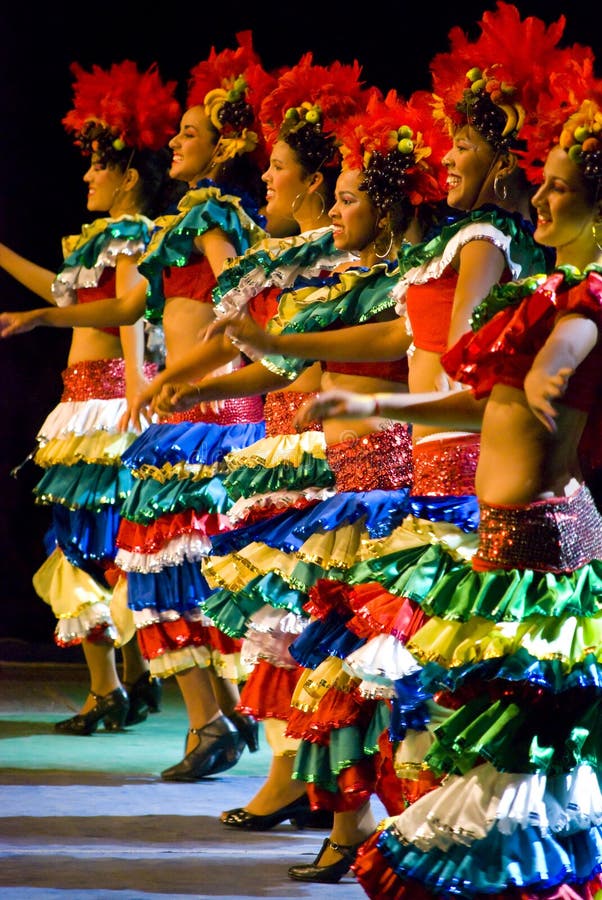 Danzas del Brasil fotografía editorial. Imagen de ropa - 10358087