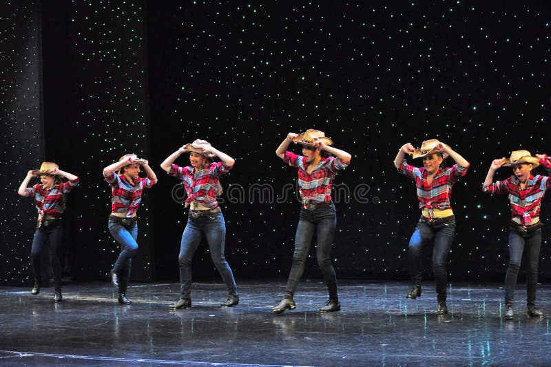 Baile De Los Vaqueros De Los Adolescentes Foto de archivo editorial ...