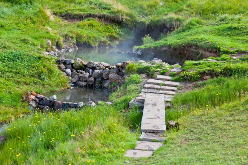 Bain De Source Thermale En Islande Photo stock - Image du course ...