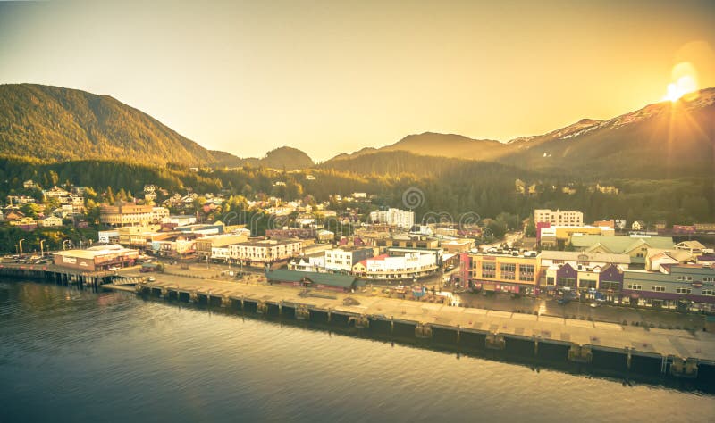Baixa De Ketchikan Alaska De Uma Cidade Do Norte Dos EUA Imagem de ...