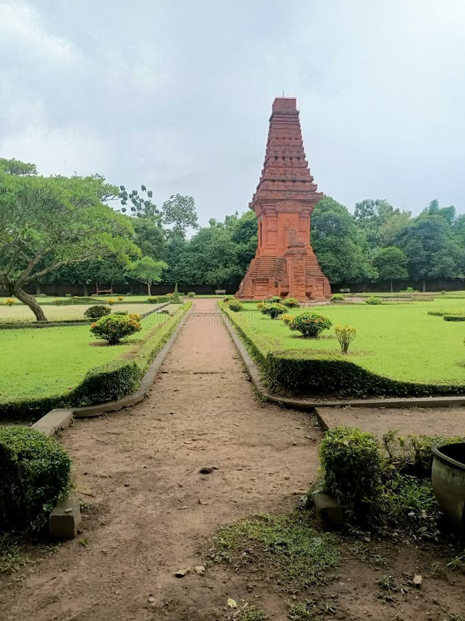 Bajang Ratu Temple,trowulan East Java Stock Photo - Image of plant ...