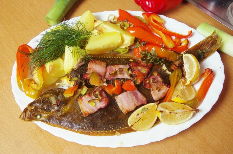 Flundra arkivfoto. Image of plattfisk, sunt, smaksatt - 98674928