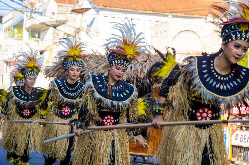 Bakar Batu (stone Burning) Dance from Papua on the 3rd BEN Carnival ...