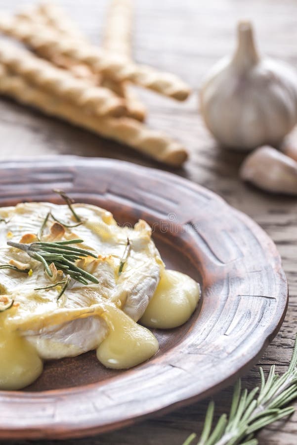 Baked Camembert in Phyllo Pastry Stock Image - Image of cross, cuisine ...