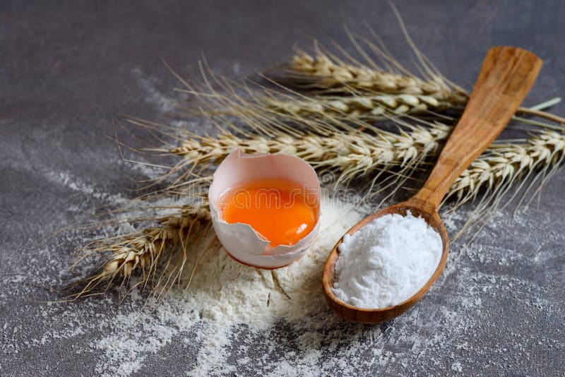 Baking Powder in a Wooden Spoon Stock Image - Image of white ...