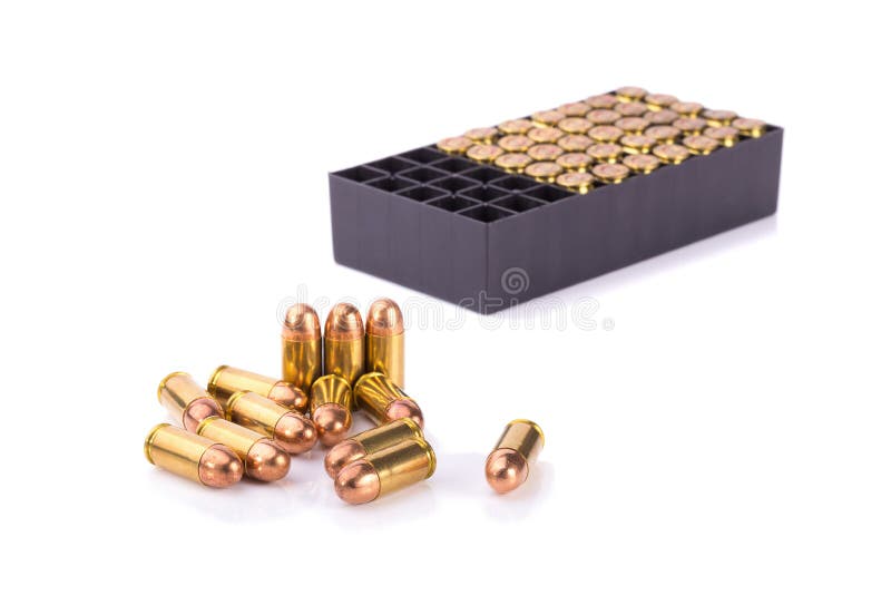 Bala De 9mm Para Uma Arma No Fundo Branco Foto de Stock - Imagem de ...