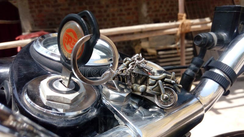 Bala real 350 de Enfield imagem de stock editorial. Imagem de correntes ...