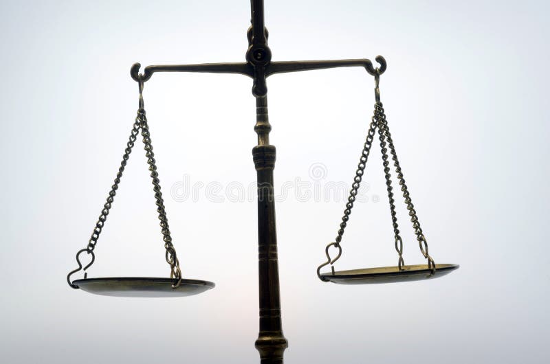 Balance d'or image stock. Image du pesez, égalité, échelle - 106819421