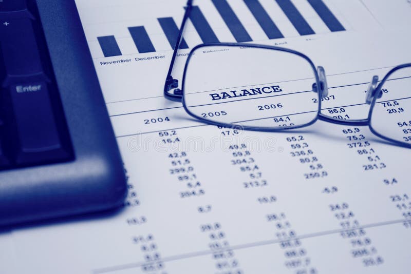 Balance económico imagen de archivo. Imagen de profesional - 11522511