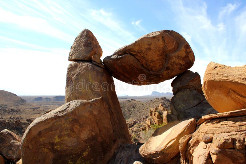 Balanced Rock on Grapevine Hills Trail in Big Bend Nationalpark Stock ...