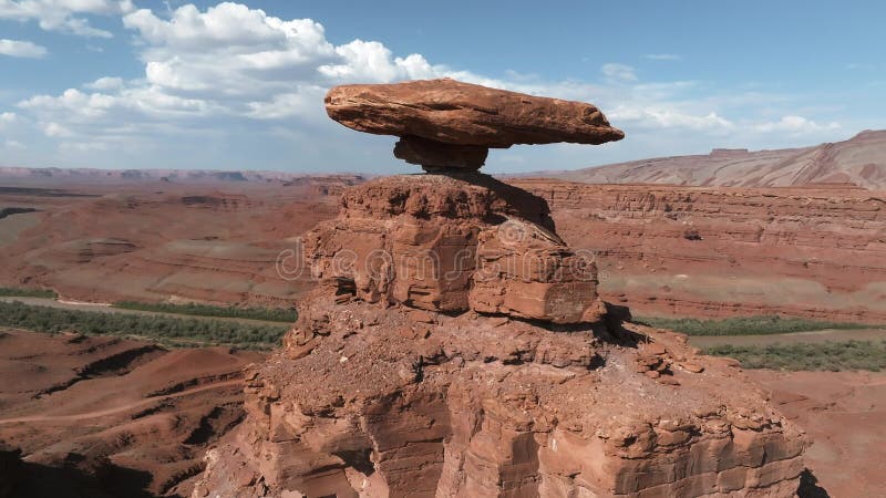 The Balancing Stone Called Mexican Hat Rock in Utah. Mexican Hat at ...