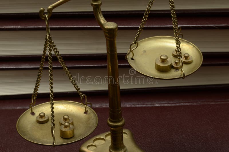 Balanza de oro foto de archivo. Imagen de peso, pesaje - 65809634