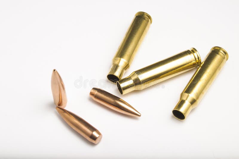 Balas do rifle separadas foto de stock. Imagem de separado - 31071432