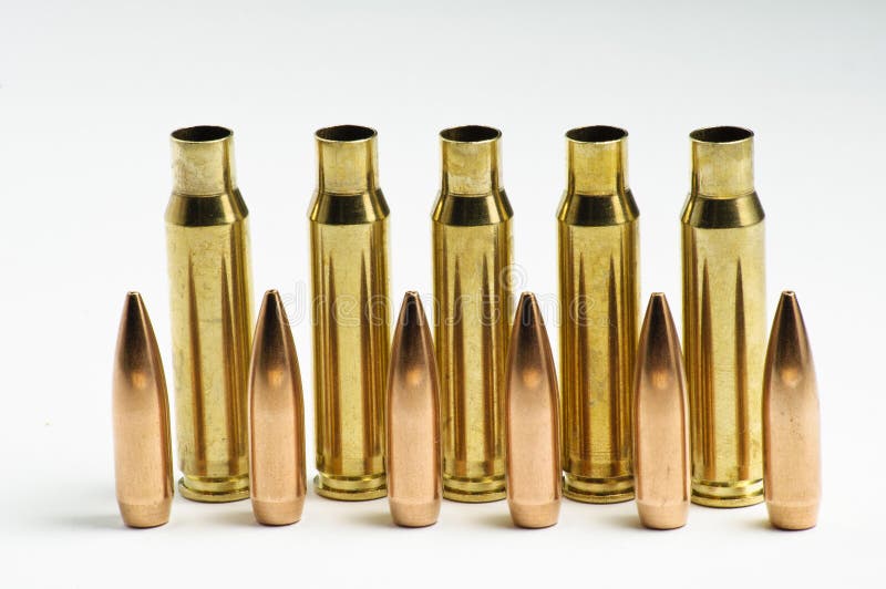 Balas do rifle separadas foto de stock. Imagem de explosivo - 31071388