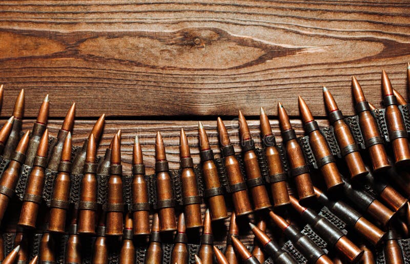 Balas En Un Fondo De Madera Concepto Militar Imagen de archivo - Imagen ...