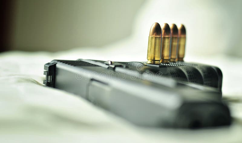 Arma de 9 milímetros imagen de archivo. Imagen de clásico - 34491903
