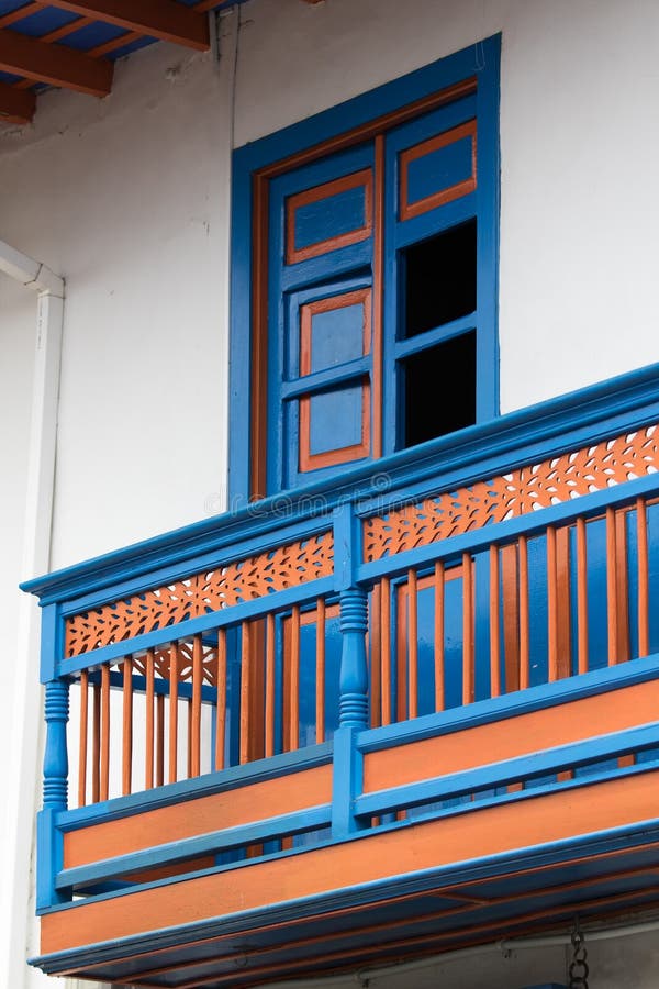 Balcones Coloniales Coloridos En Guatape Imagen de archivo - Imagen de ...