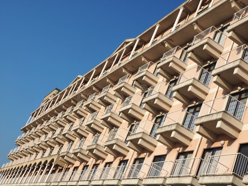 Balcón del hotel foto de archivo. Imagen de edificio - 28426880