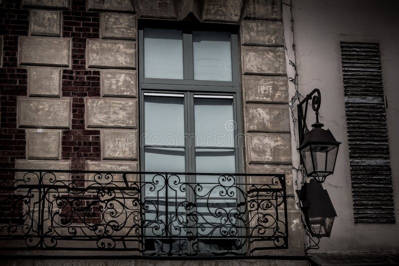 Balcón francés en París imagen de archivo. Imagen de europa - 25217417