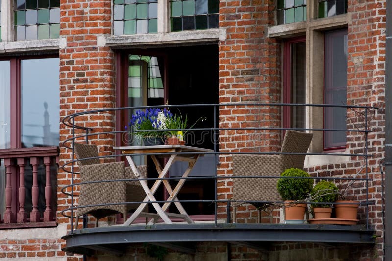 Barbacane vue d'un balcon image stock. Image du ville - 51385471