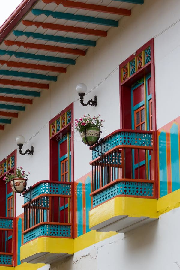 192 Balcones Coloniales Fotos - Libres de Derechos y Gratuitas de ...