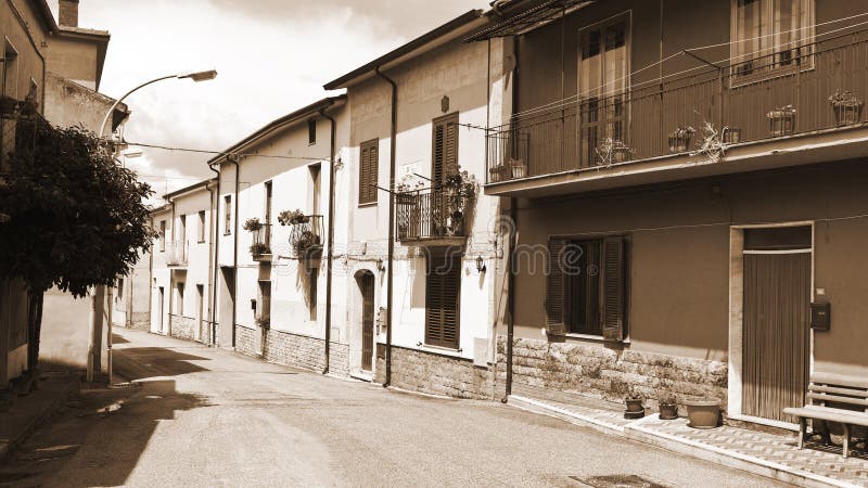 Balcones italianos imagen de archivo. Imagen de europeo - 12324859