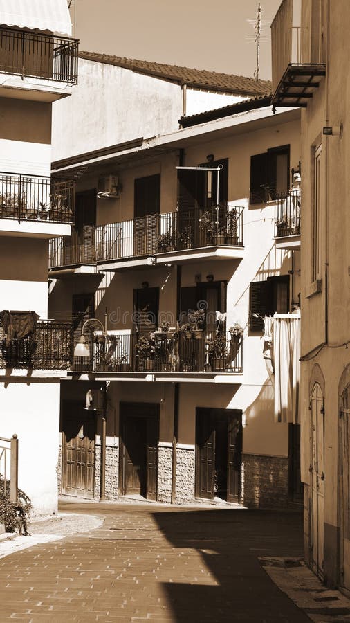 Balcones italianos imagen de archivo. Imagen de europeo - 12324859