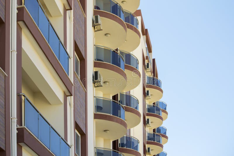 Balcones Redondos En El Edificio Moderno Foto de archivo - Imagen de ...