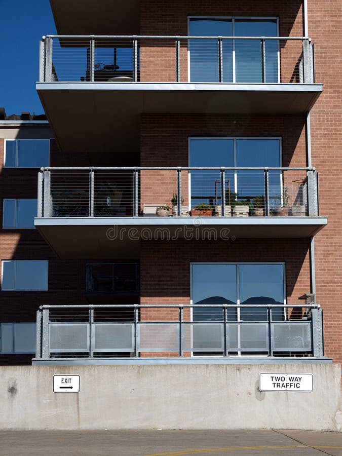Balconi Esterni Dell'appartamento Fotografia Stock - Immagine di ...