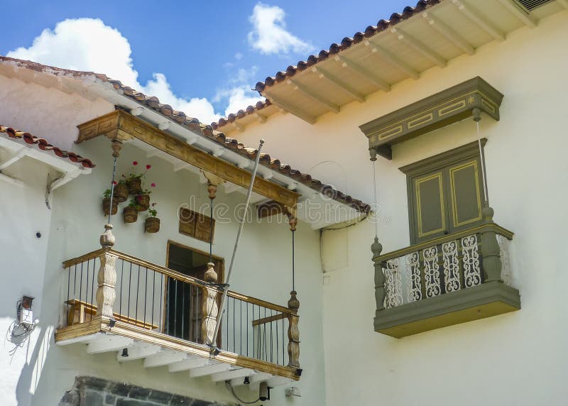 Balcon Colonial Espagnol De Style Photo stock - Image du péruvien, jour ...