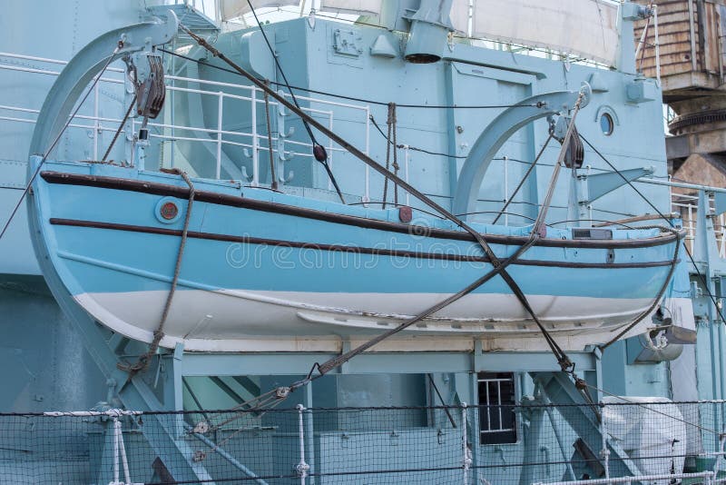 Baleinier Cavalier De HMS Sur Des Daviers Photo stock - Image du ...