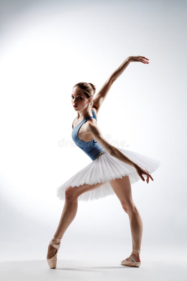 Balerina 库存照片. 图片 包括有 高雅, 性能上, 淫荡, 匪盗, 执行者, 跳舞, 飞跃, 女孩 - 62451168