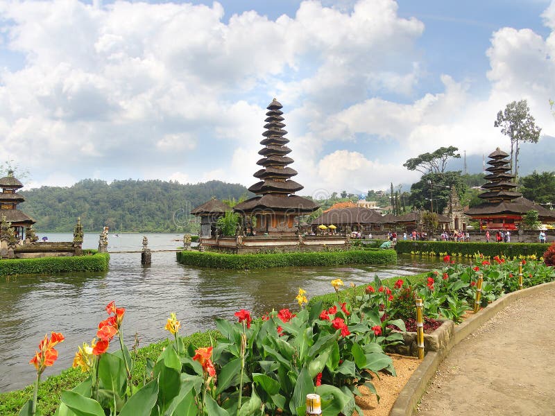 Bali Admitido Imagen Lago Beratan Bali Imagen de archivo - Imagen de ...