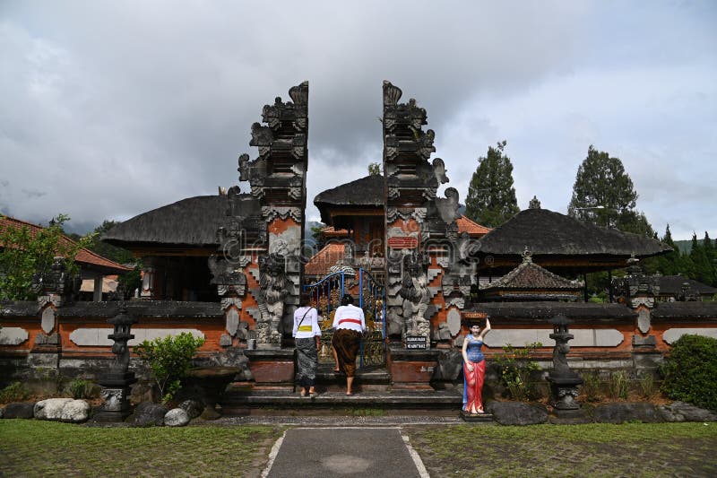 The Temples of Bali editorial stock photo. Image of gangga - 262063018