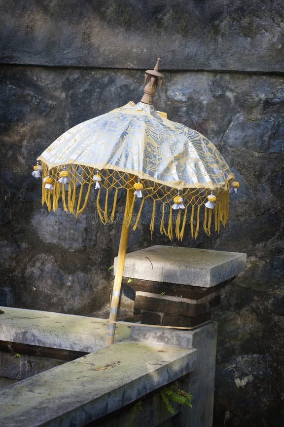 Bali tempelparaply. arkivfoto. Bild av hinduism, paraply - 35711654