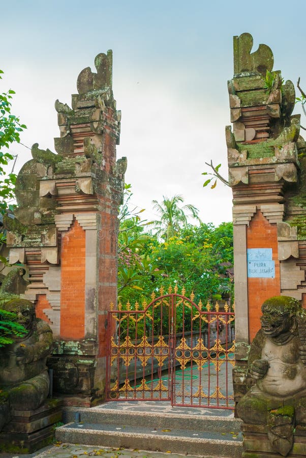 Bali temple gate stock photo. Image of agung, landmark - 27714044