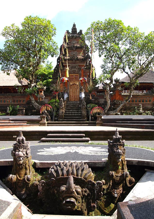 Bali, Templo Antiguo Saraswati De Ubud Imagen de archivo - Imagen de ...