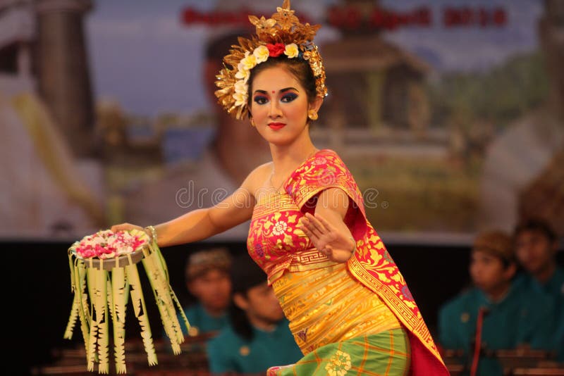 Balinese dance editorial photo. Image of balinese, hindu - 69786716