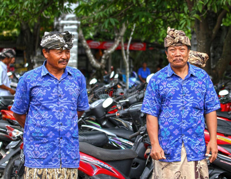 BALINESE MEN at CEREMONY editorial image. Image of flower - 83070625