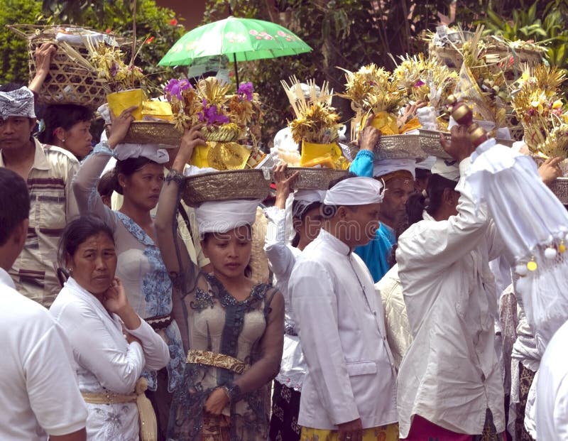 Balinese Kids with Cellphones Editorial Photo - Image of cellphones ...