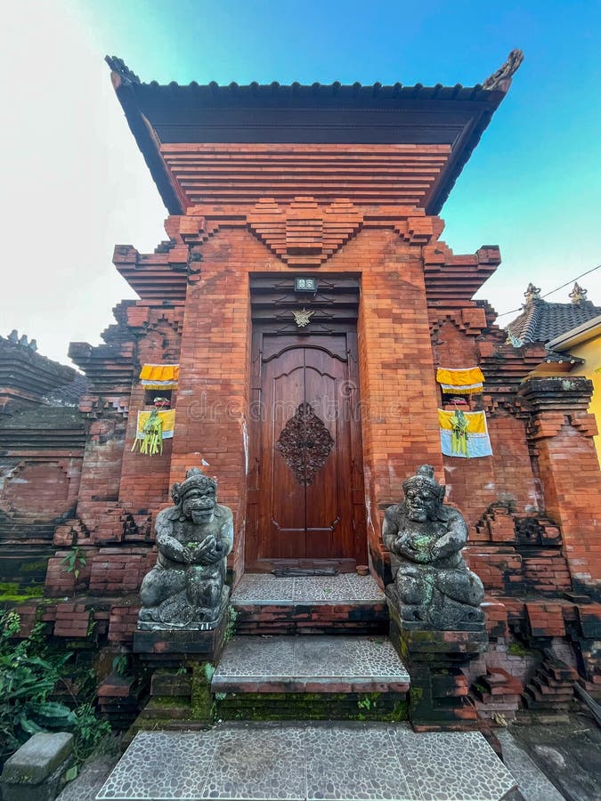 Balinese Style House Entrance with 2 Statues at the Front Stock Photo ...