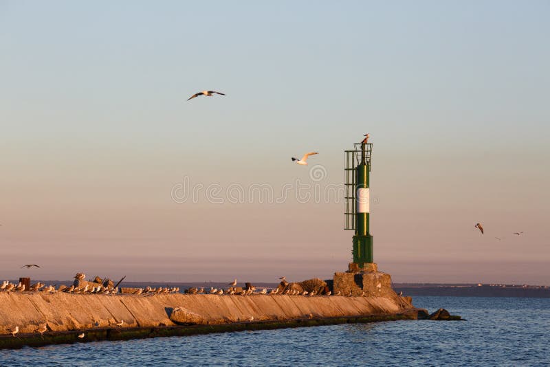 Balise Près De Port En Mer D'Azov Image stock - Image du conteneur ...